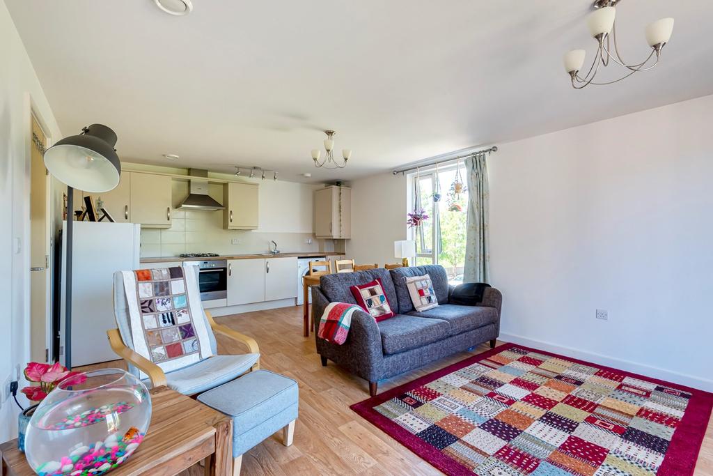 Lime Tree Square, Street, BA16 2 bed apartment - £170,000