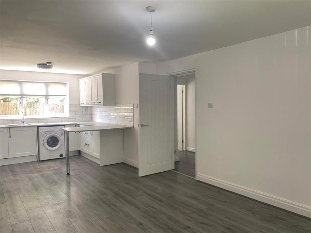 Musker Street, Liverpool, L23 0UB 2 bed flat - £850 pcm (£196 pw)