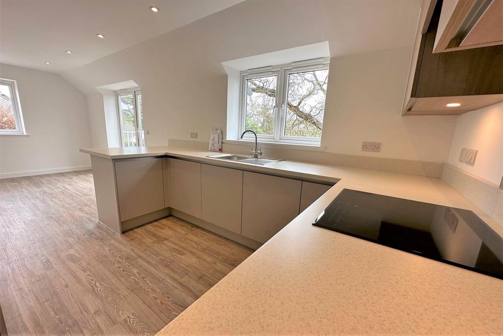 Ferndown 2 bed flat - £290,000