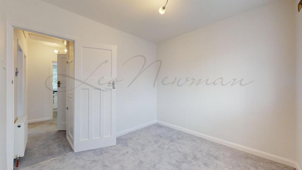 Fullwell Avenue, Fullwell Cross, IG5 0SA 2 bed flat - £1,475 pcm (£340 pw)