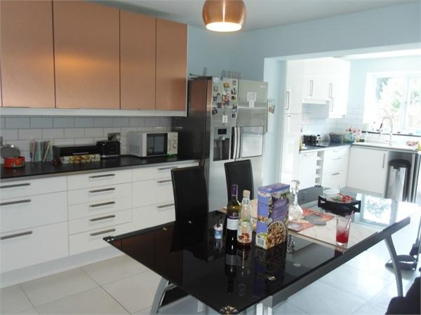 Oaklands Avenue, WD19 4LW 5 bed semi-detached house - £2,600 pcm (£600 pw)