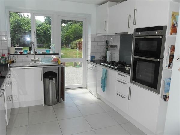 Oaklands Avenue, WD19 4LW 5 bed semi-detached house - £2,600 pcm (£600 pw)