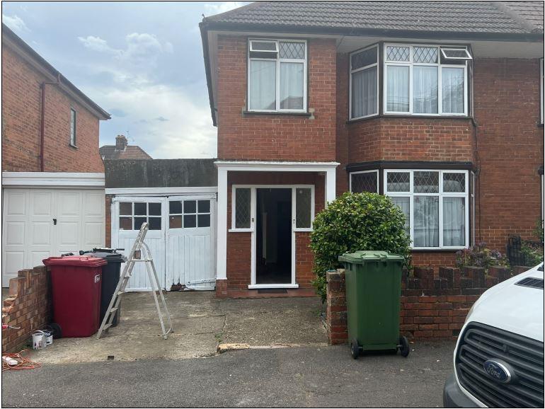 Slough, Berkshire, SL1 3 bed semi-detached house - £1,950 pcm (£450 pw)