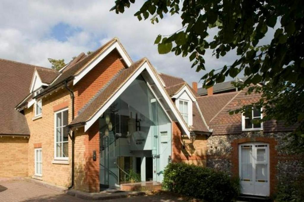 18 Farnham Road, Guildford, GU1 4XA Office - £1,458 pcm (£337 pw)