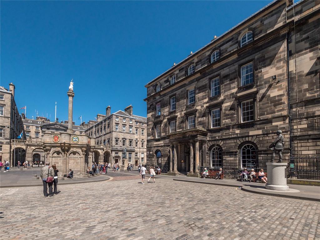 1/14 Parliament Square, Edinburgh, EH1 3 bed flat - £730,000