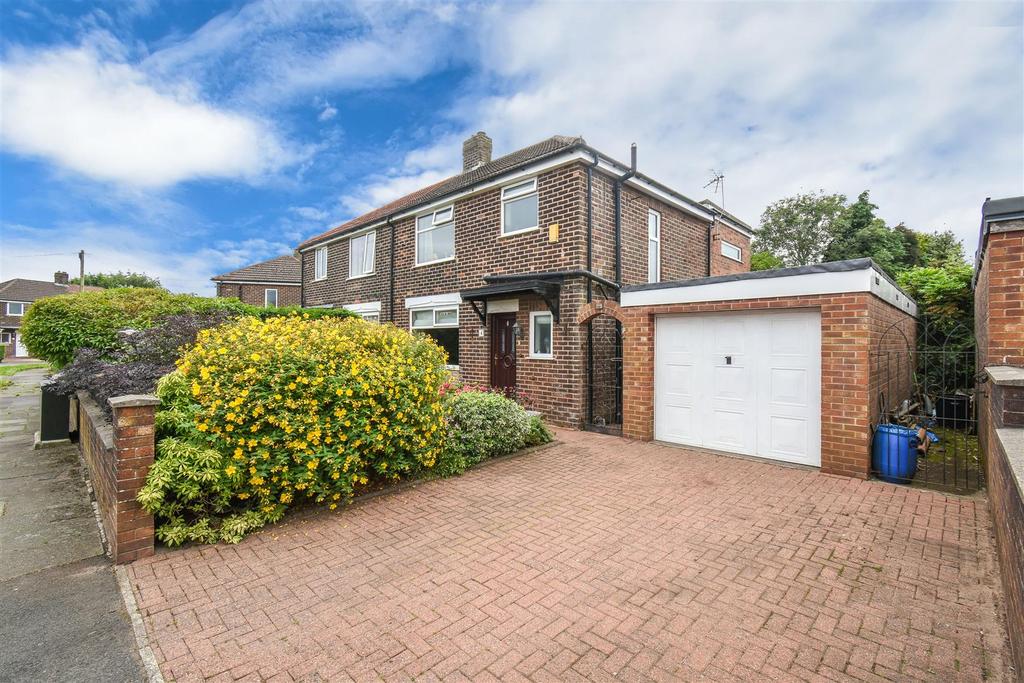 Observatory Road, Blackburn 3 bed semi-detached house - £165,000
