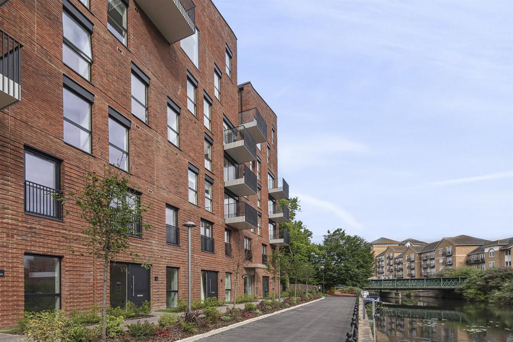 Joseph Huntley Walk, Reading, RG1 2 bed apartment - £1,750 pcm (£404 pw)