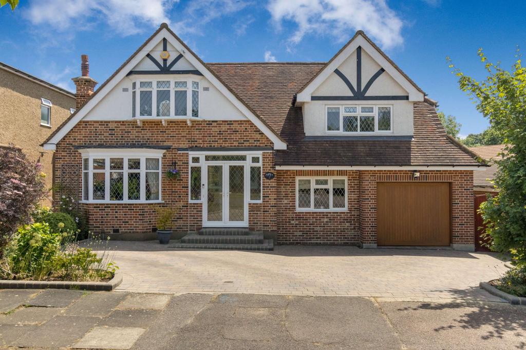 Chamberlain Way Pinner Ha5 4 Bed Detached House For Sale £1 275 000