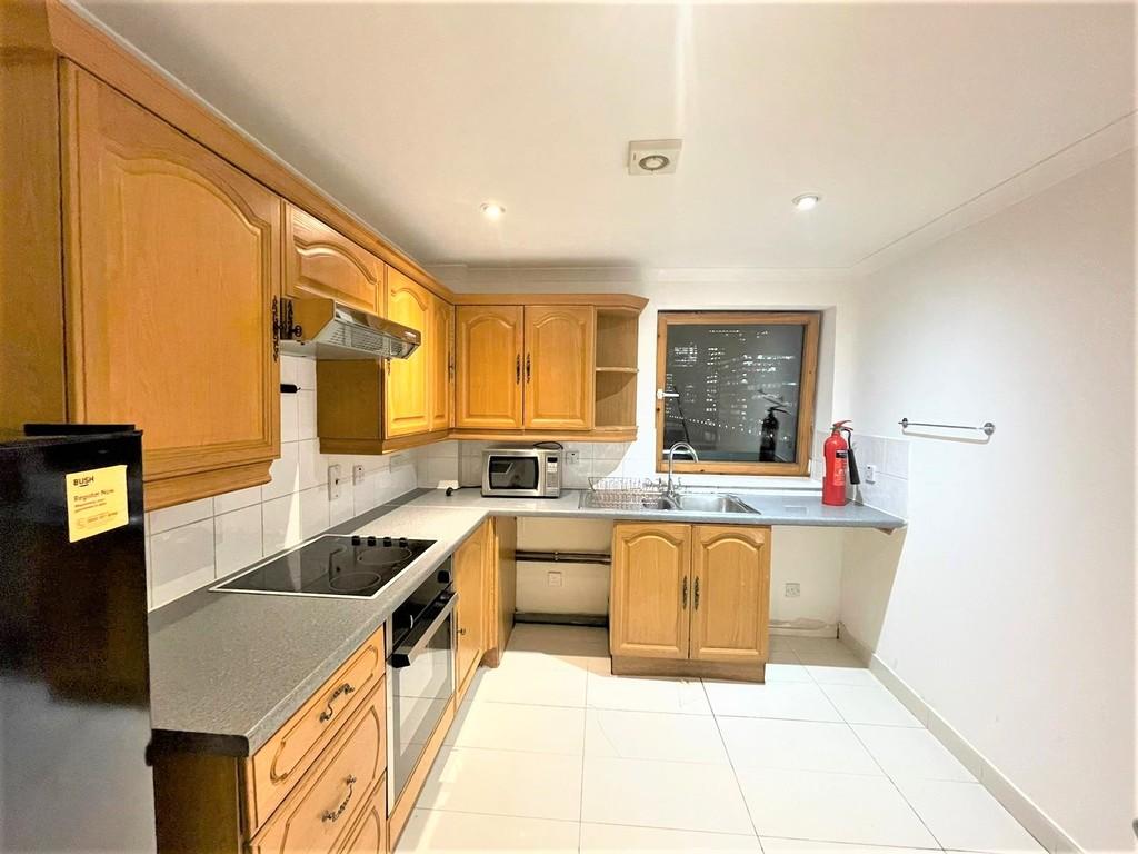 Meridian Place, London 1 bed apartment - £2,150 pcm (£496 pw)