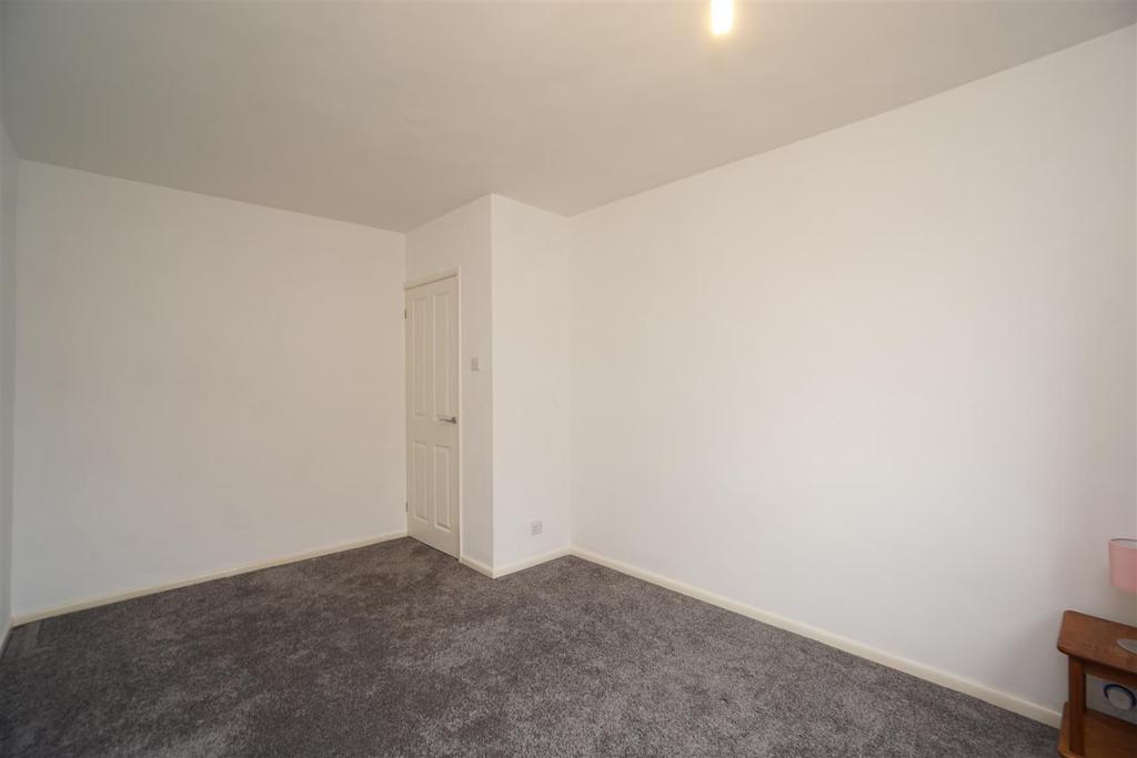 Hurlfield Court, Intake, Sheffield, S12 2SD 2 bed apartment - £100,000