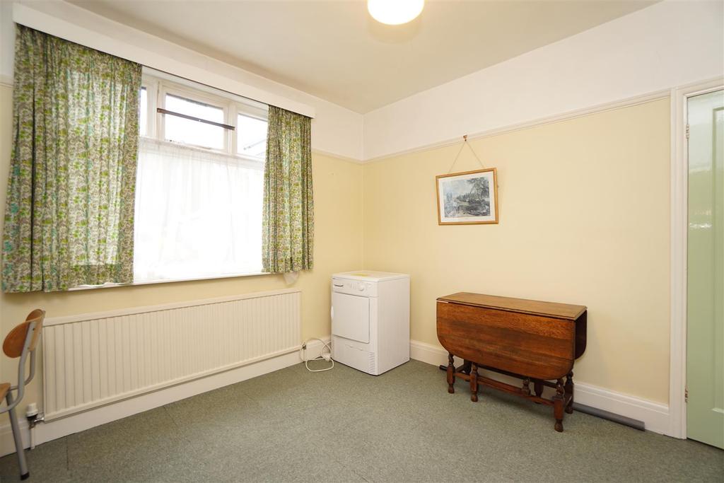 Hurlfield Avenue, Intake, Sheffield... 3 bed semi-detached house - £165,000