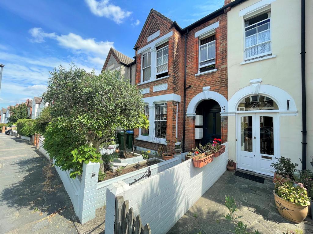 Heathwood Gardens, Charlton, London, SE7 2 bed flat - £350,000