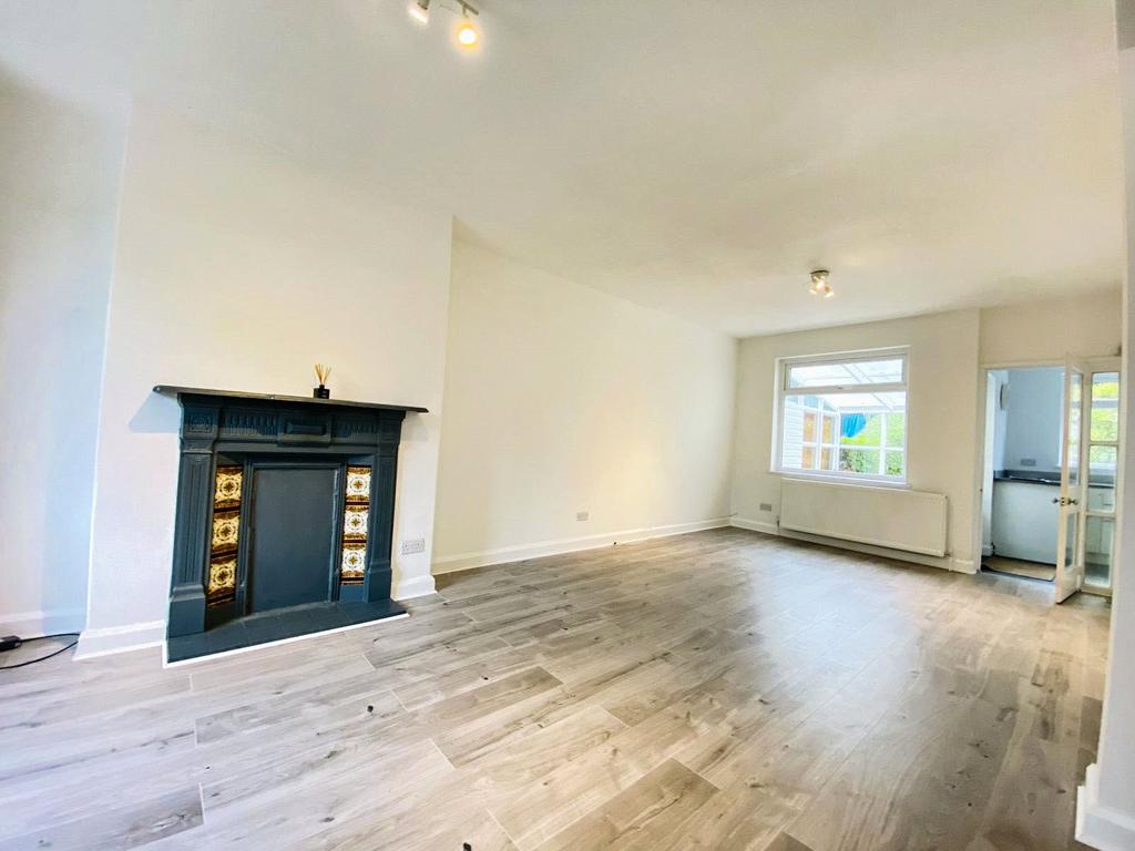 Strines Road, Marple, Stockport, SK6 4 bed semi-detached house - £1,450 ...