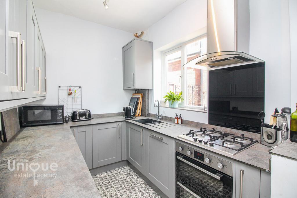 Pollux Gate, Lytham St. Annes, FY8 3 bed semi-detached house - £299,950