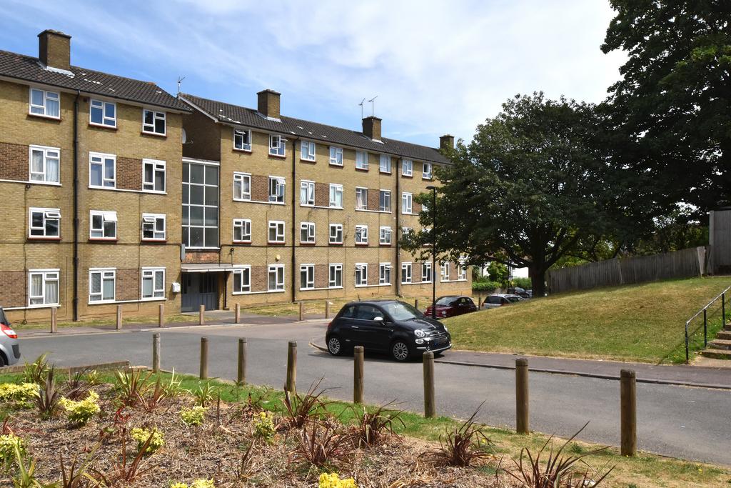 Greystead Road 2 bed flat - £400,000