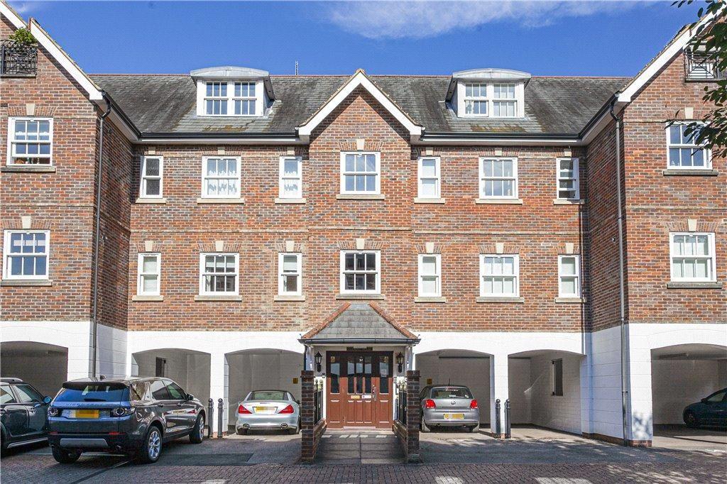 Sells Close, Guildford, Surrey, GU1 3JY 2 bed flat - £330,000