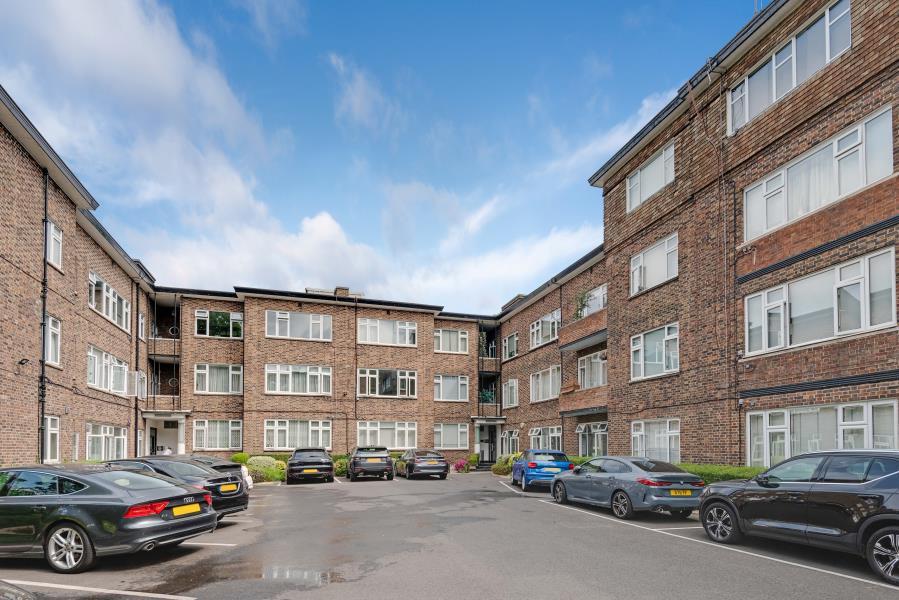 AVENUE CLOSE, NW8 4 bed flat - £2,000,000