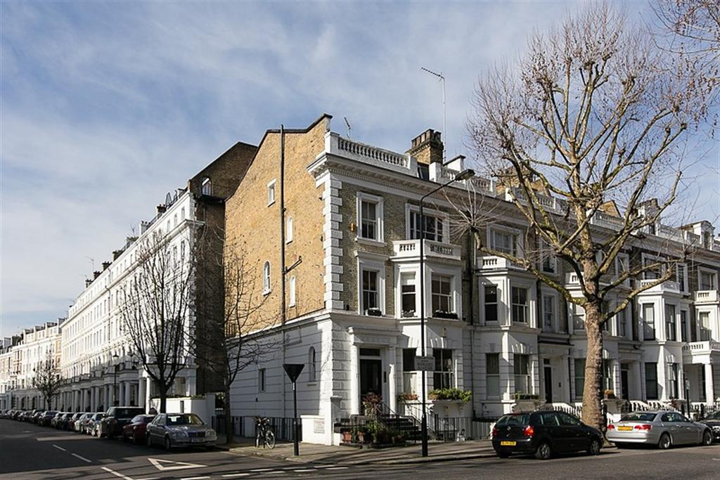 Marloes Road London W8 2 Bed Flat £950 000
