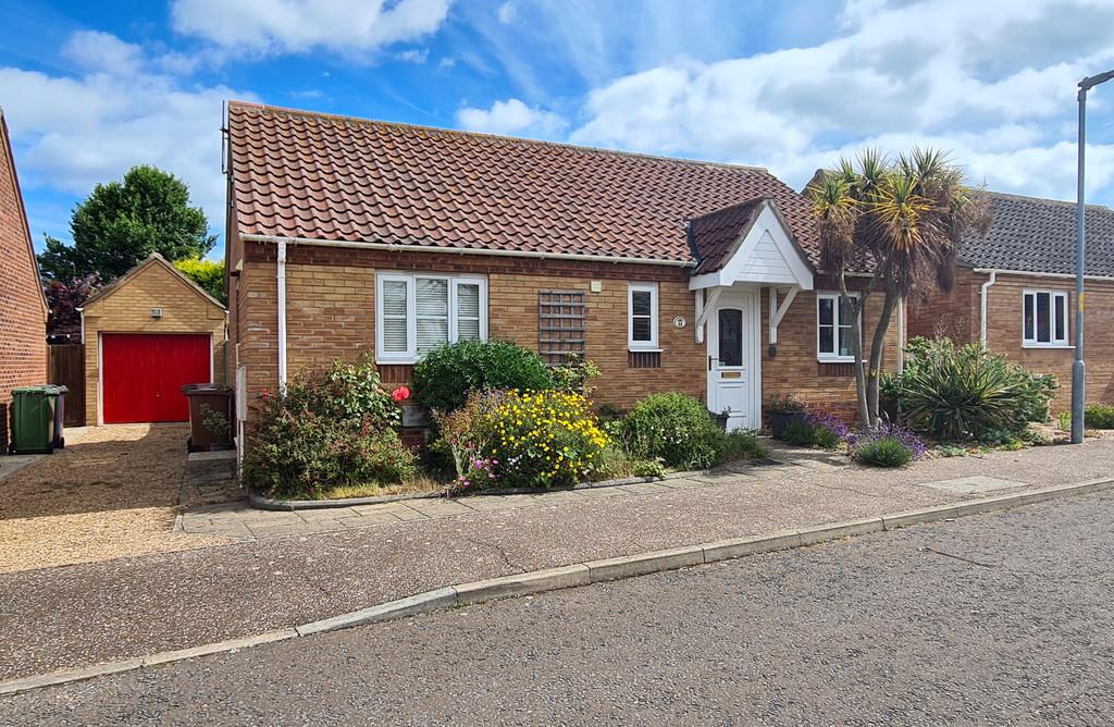 Orchard Close, Mundesley 2 bed detached bungalow - £290,000