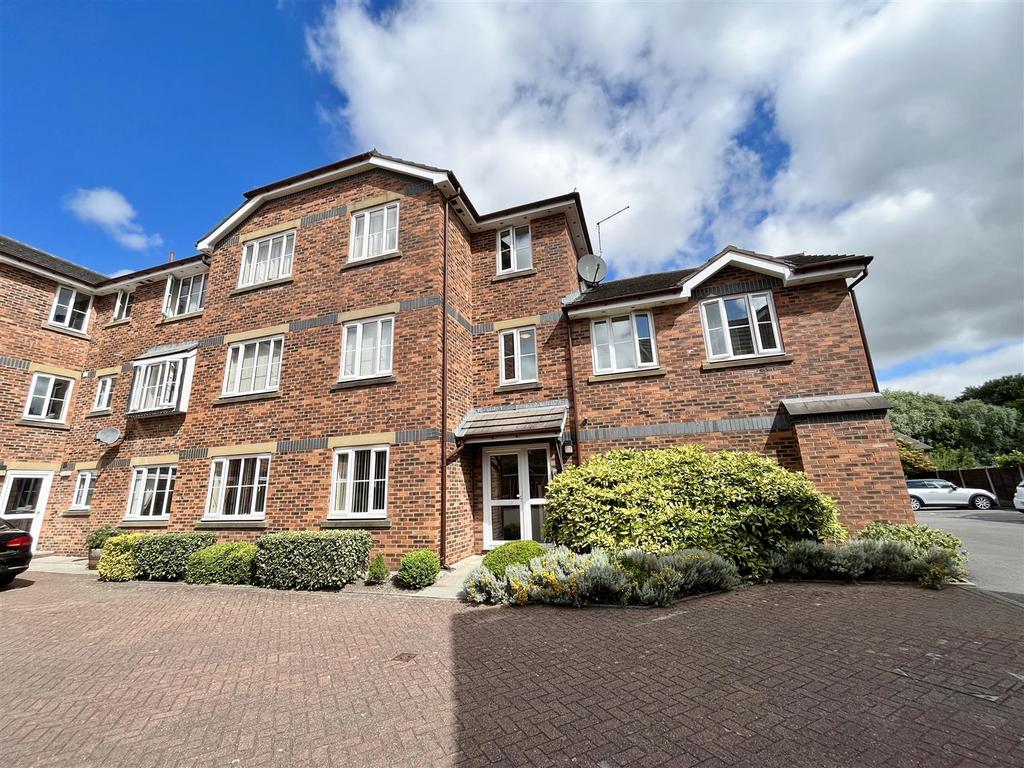 Clifton Court, Victoria Street, Lytham 1 bed flat - £129,995