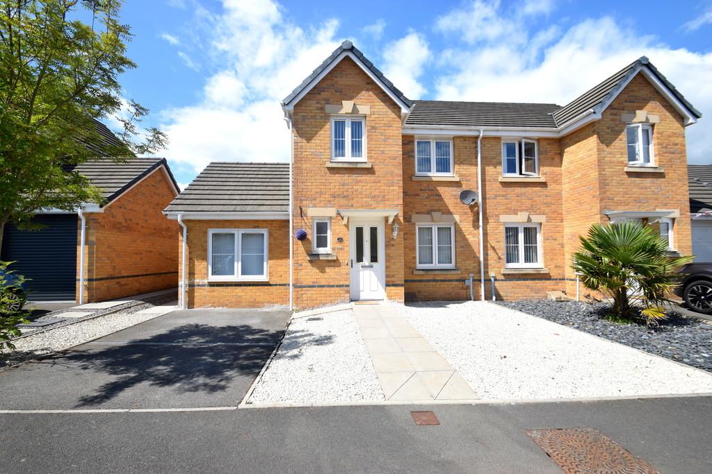 75 Clos Pwll Clai Tondu Bridgend 3 Bed Semi Detached House £240 000