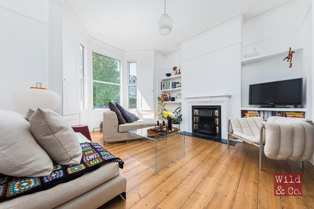 Brooke Road, Hackney 3 bed flat - £3,300 pcm (£762 pw)