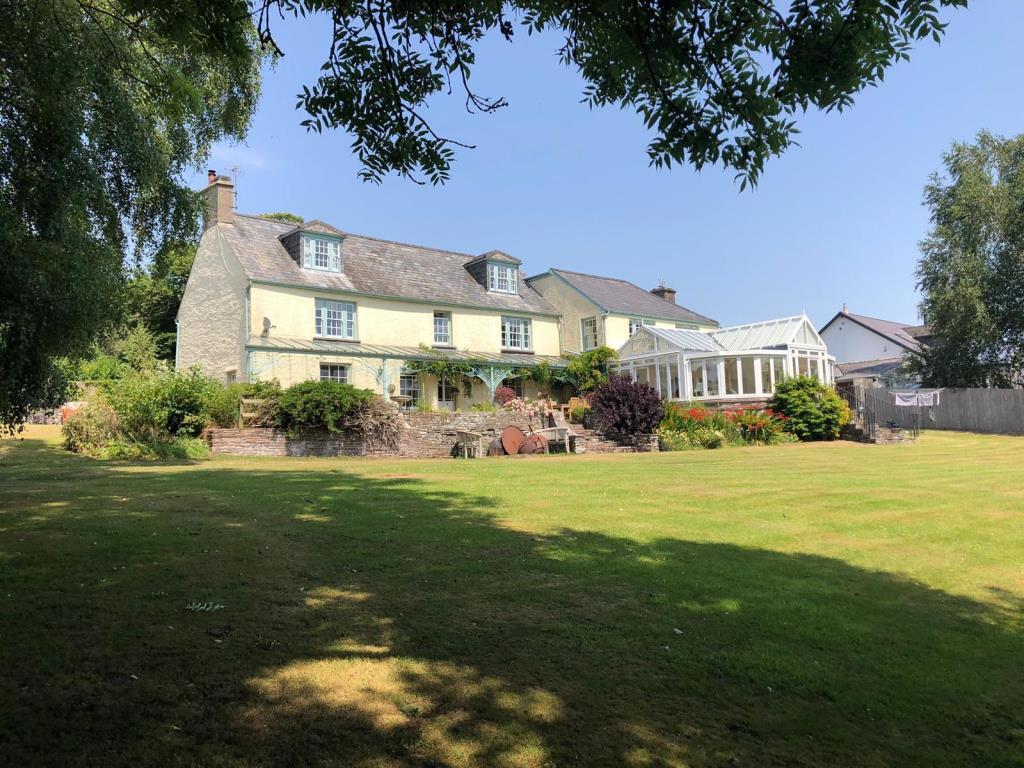 Scethrog, Scethrog, Brecon, LD3 7 bed detached house - £1,500,000