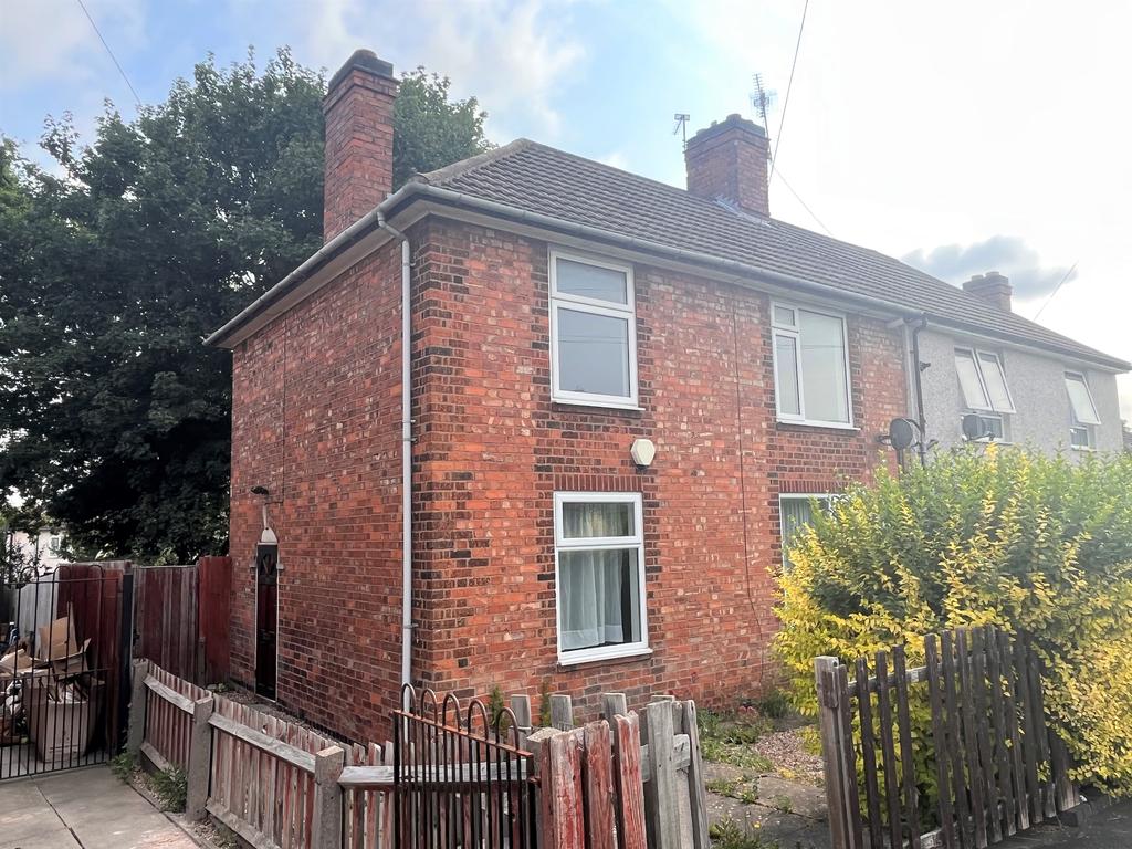 The Farm Close, Saffron Lane Estate 3 bed semi-detached house - £895 ...
