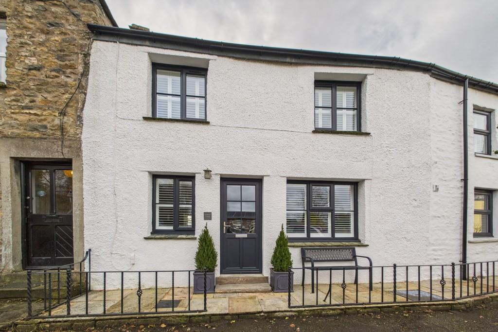 Cowan Bridge, Carnforth, Lancashire... 2 bed cottage - £950 pcm (£219 pw)