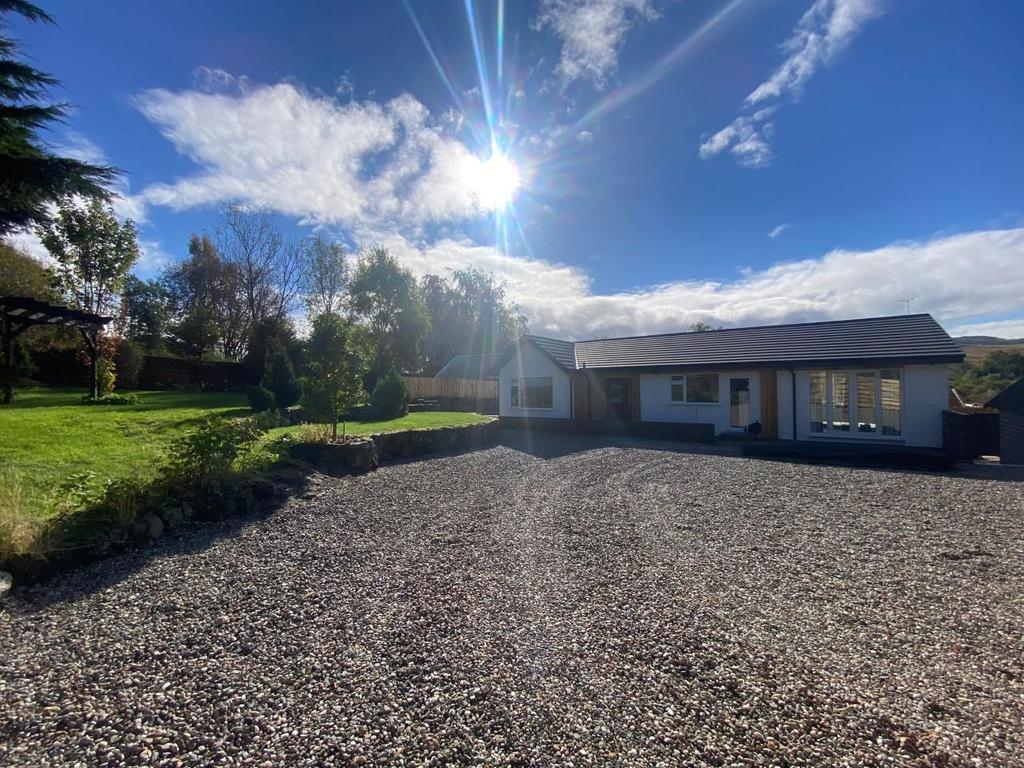 Carbeth 4 bed detached house - £1,650 pcm (£381 pw)