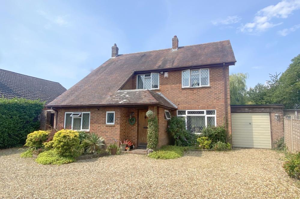 Ringwood, BH24 1SQ 4 bed detached house - £750,000