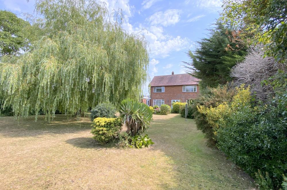 Ringwood, BH24 1SQ 4 bed detached house - £750,000