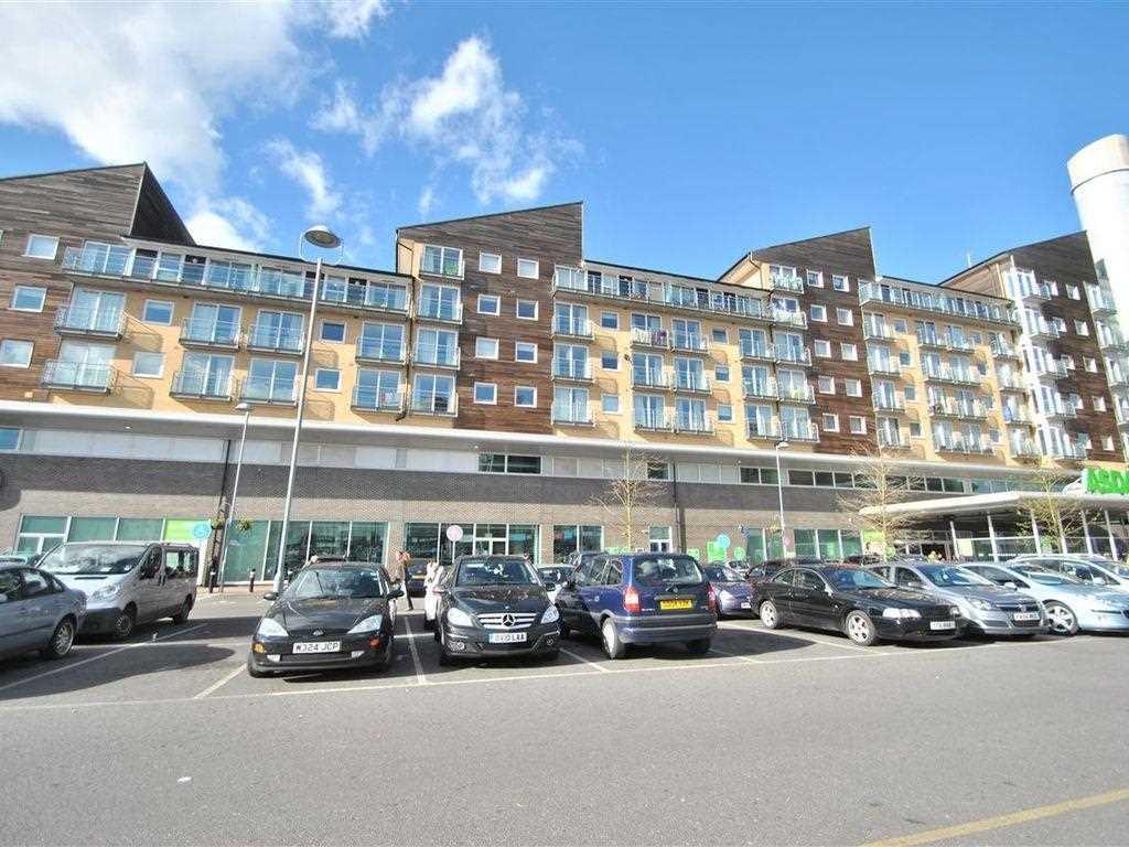Camelia House, Feltham 2 bed apartment - £1,590 pcm (£367 pw)