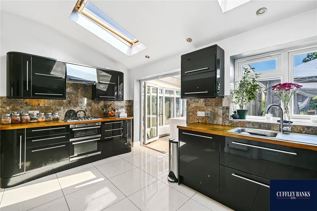 The Heights, Northolt, UB5 4 bed semi-detached house for sale - £650,000