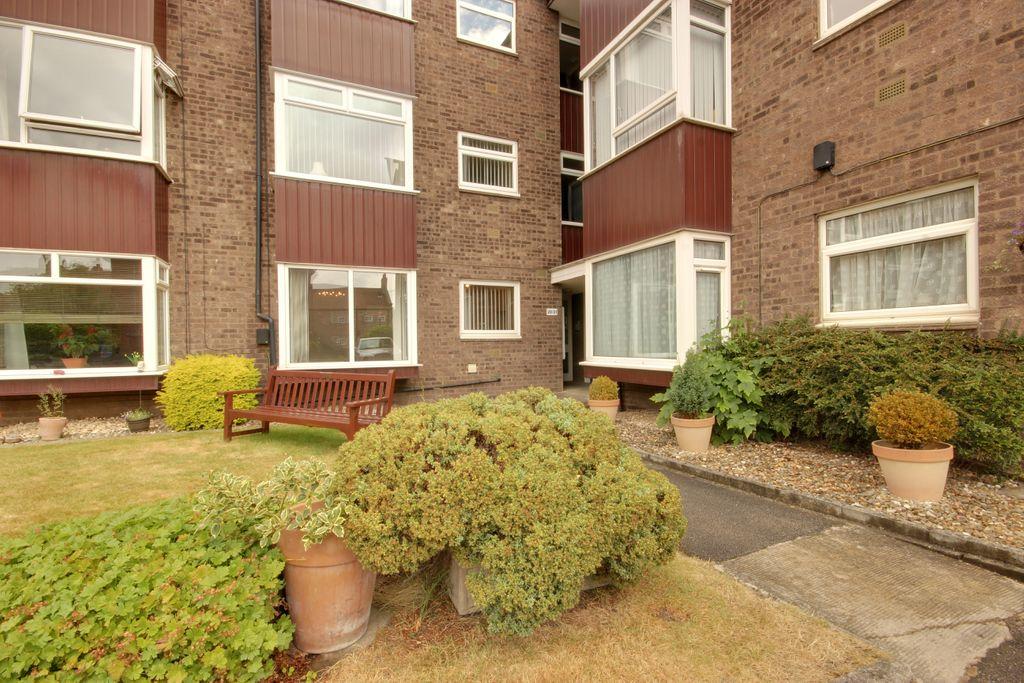 20 Minster Court Beverley Hu17 8hr 2 Bed Ground Floor Flat £715 Pcm