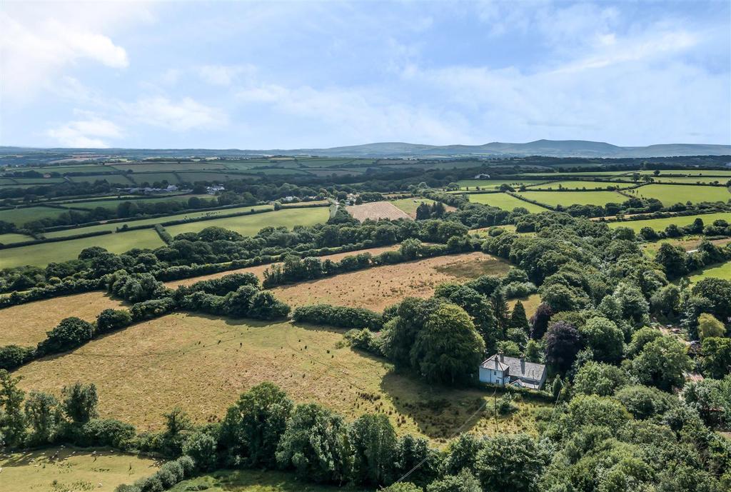 Beaworthy 6 bed detached house - £825,000