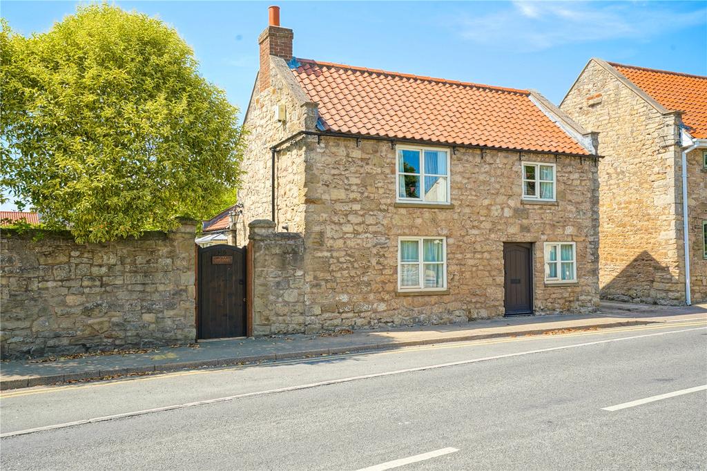 High Street, Braithwell, Rotherham, S66 3 bed detached house - £315,000