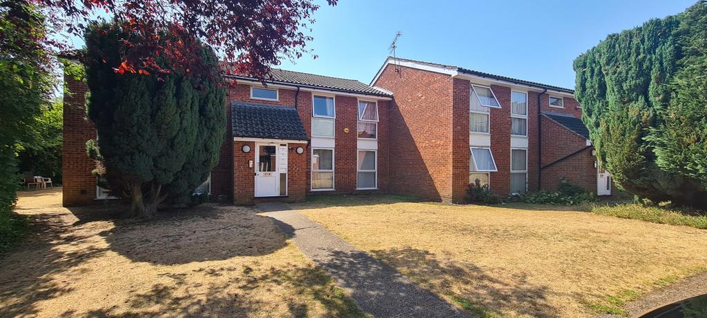 Shurland Avenue, East Barnet, EN4 2 bed flat - £1,500 pcm (£346 pw)
