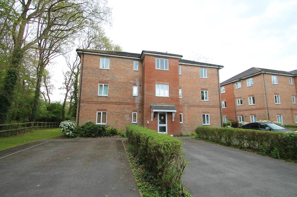 Coppice View Whiteley 2 Bed Ground Floor Flat £900 Pcm £208 Pw
