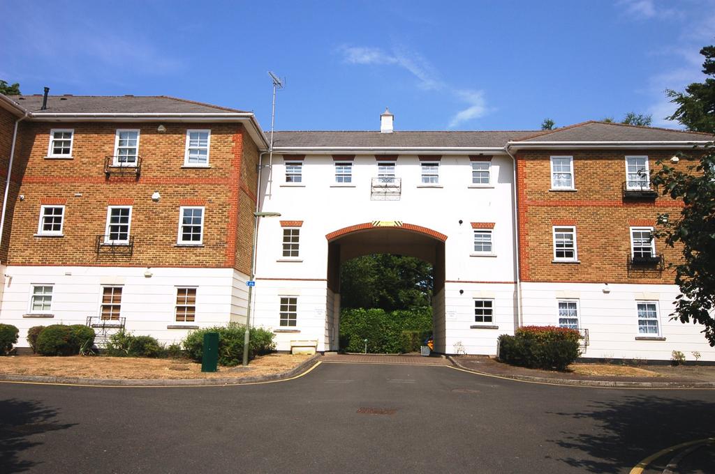 Markham Court, Camberley 1 bed flat - £1,100 pcm (£254 pw)