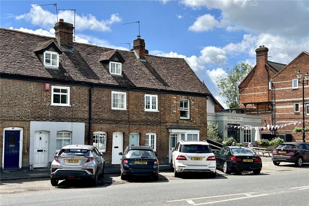 London End, Beaconsfield, HP9 2 bed house - £1,495 pcm (£345 pw)