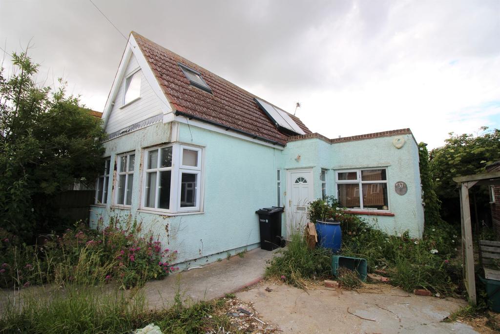 Broadway, Jaywick, Clacton-on-Sea 3 bed bungalow - £125,000