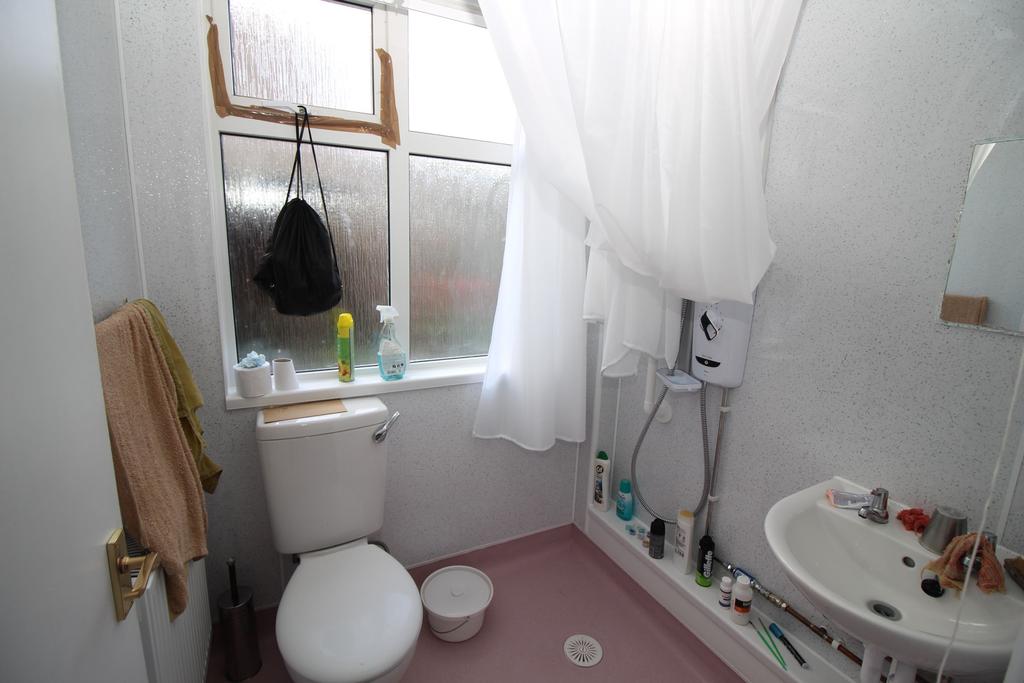 Broadway, Jaywick, Clacton-on-Sea 3 bed bungalow - £125,000