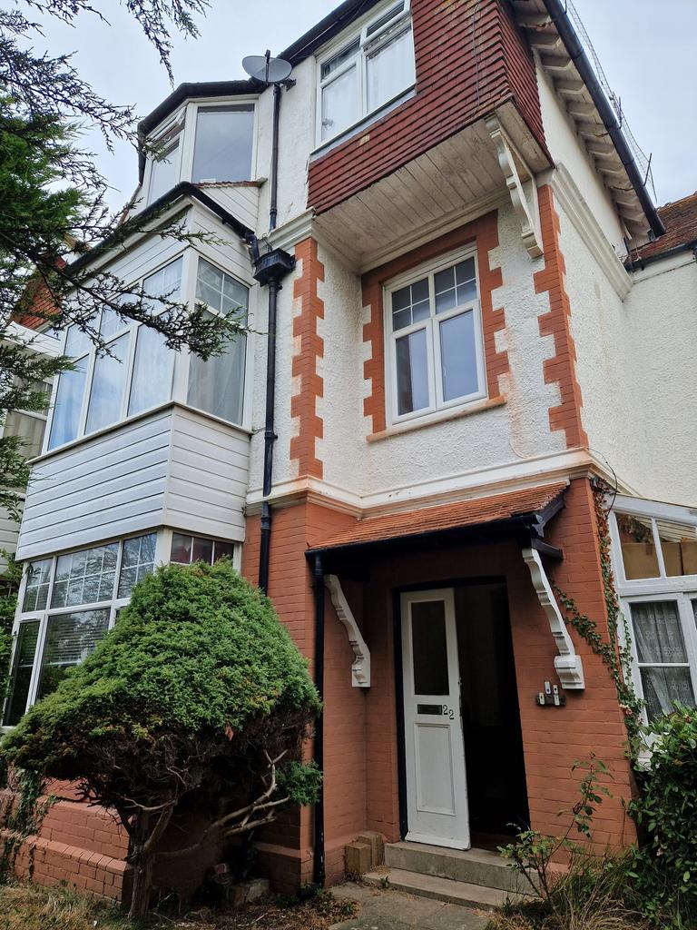 Collington Avenue, Bexhill-on-Sea TN39 2 bed flat - £950 pcm (£219 pw)