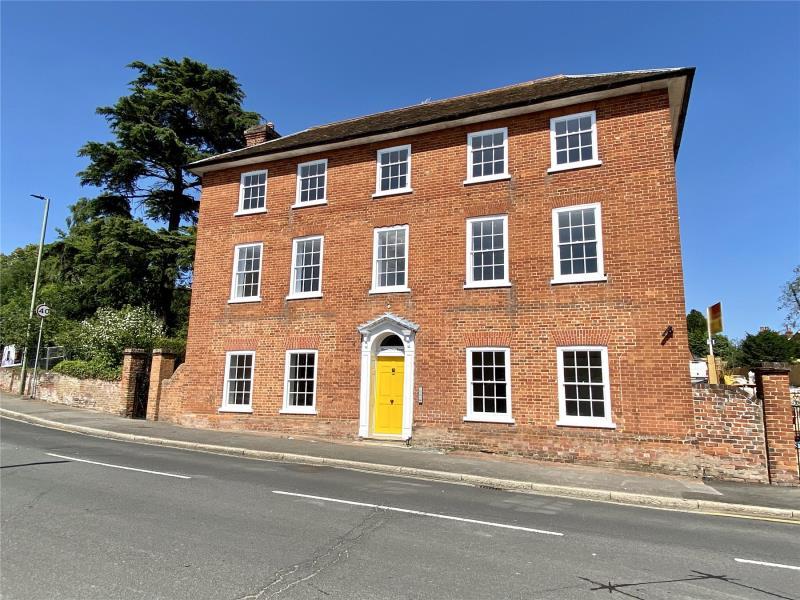 Bagshot 1 bed apartment to rent - £1,300 pcm (£300 pw)