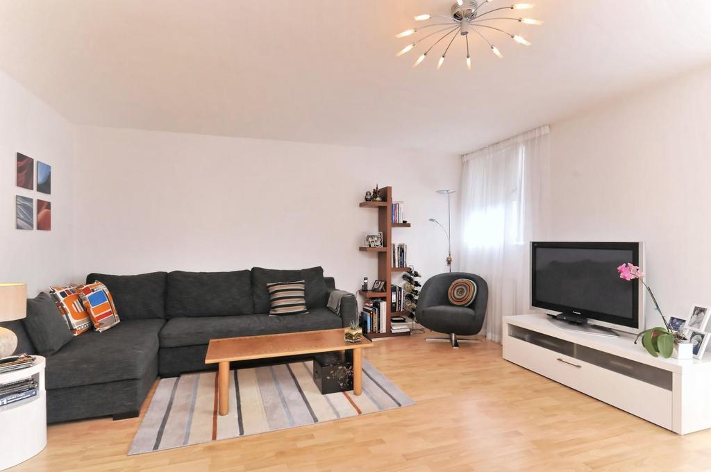 Spice Court, Asher Way, Wapping, London, E1W 1 bed flat - £1,842 pcm (£ ...