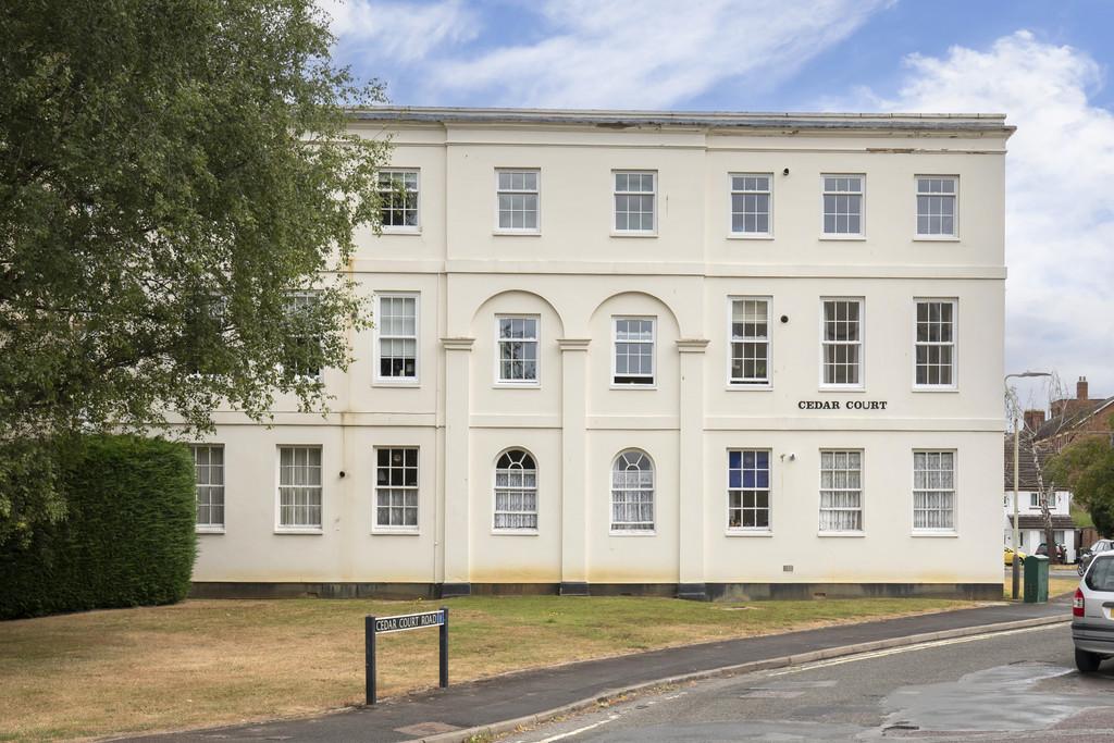 Cedar Court Road, Cheltenham GL53 7RB 2 bed apartment - £235,000