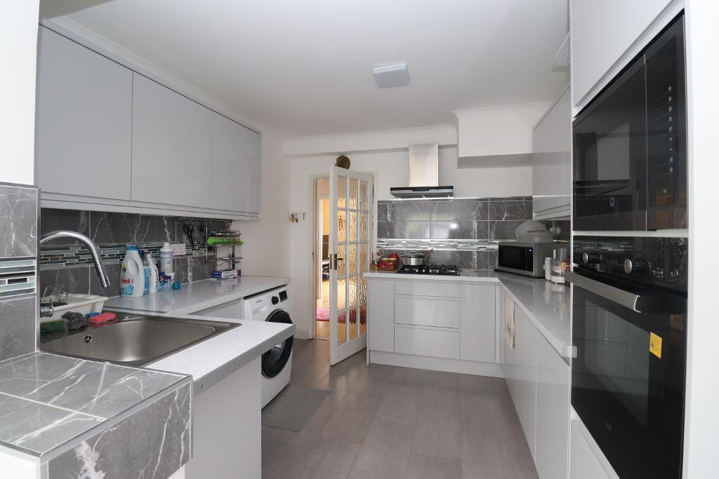 Humberstone Road, Challney, Luton, Bedfordshire, LU4 9SR 3 bed semi ...