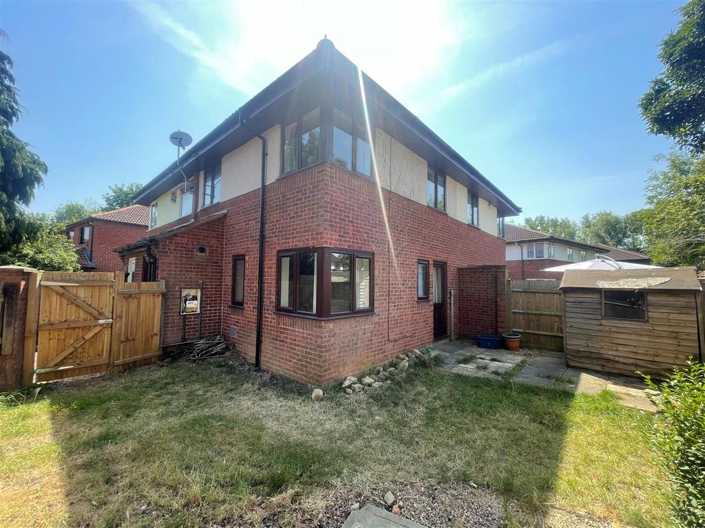 Hepleswell Two Mile Ash Milton Keynes 2 Bed Terraced House £995 Pcm