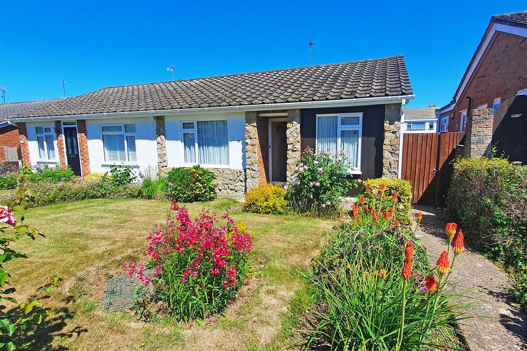 Mead Green, Chatham 2 bed semi-detached bungalow - £280,000